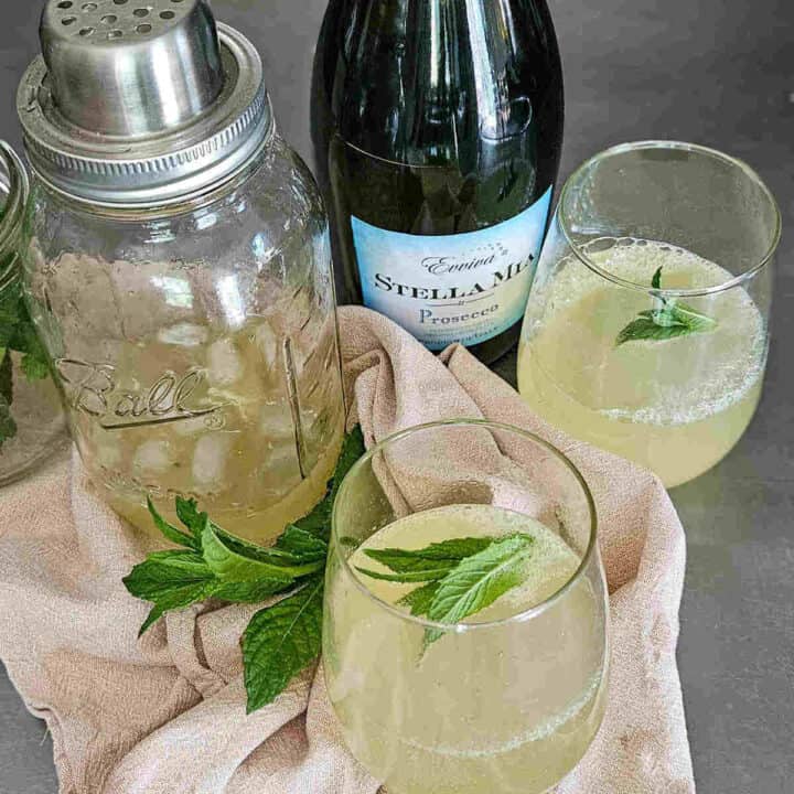 Refreshing Lemon Mint Prosecco Spritz Cocktail - Season two taste
