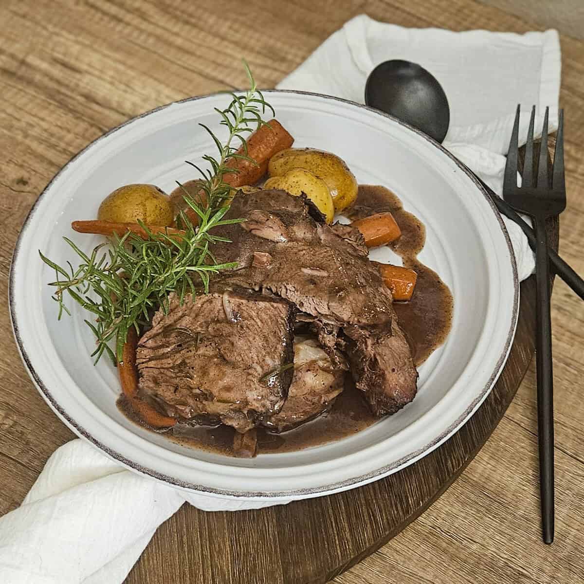 Tender Red Wine Braised Beef Chuck Roast Recipe - Season two taste